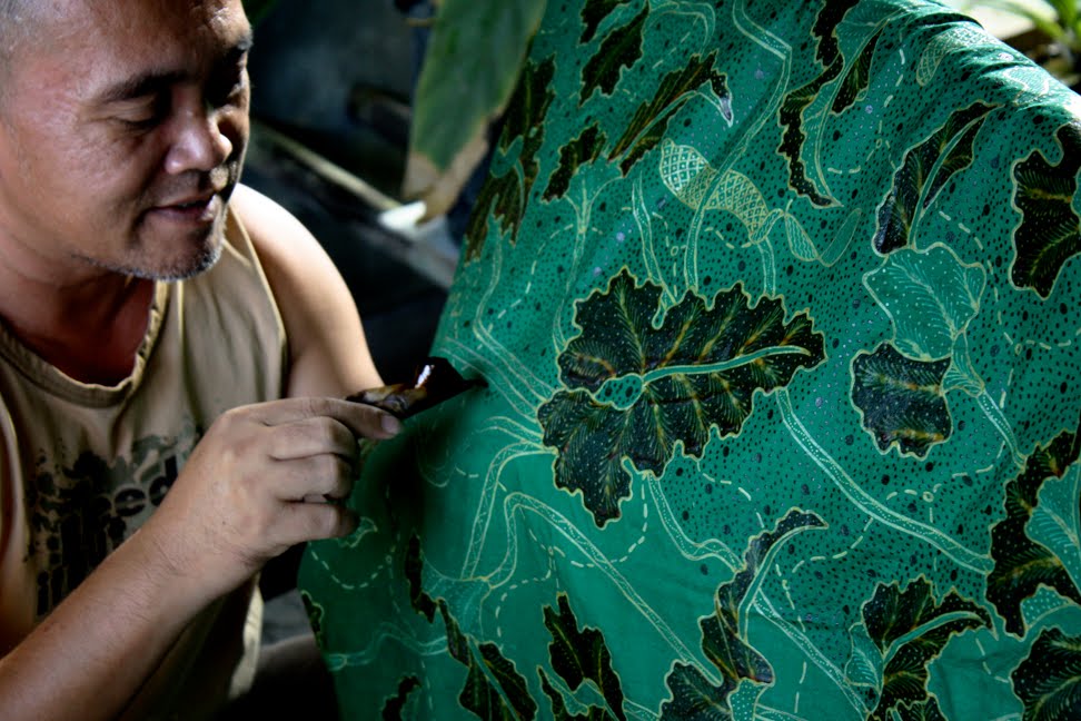 BATIK TULIS TENGAH SAWAH: PROSES PEMBUATAN BATIK